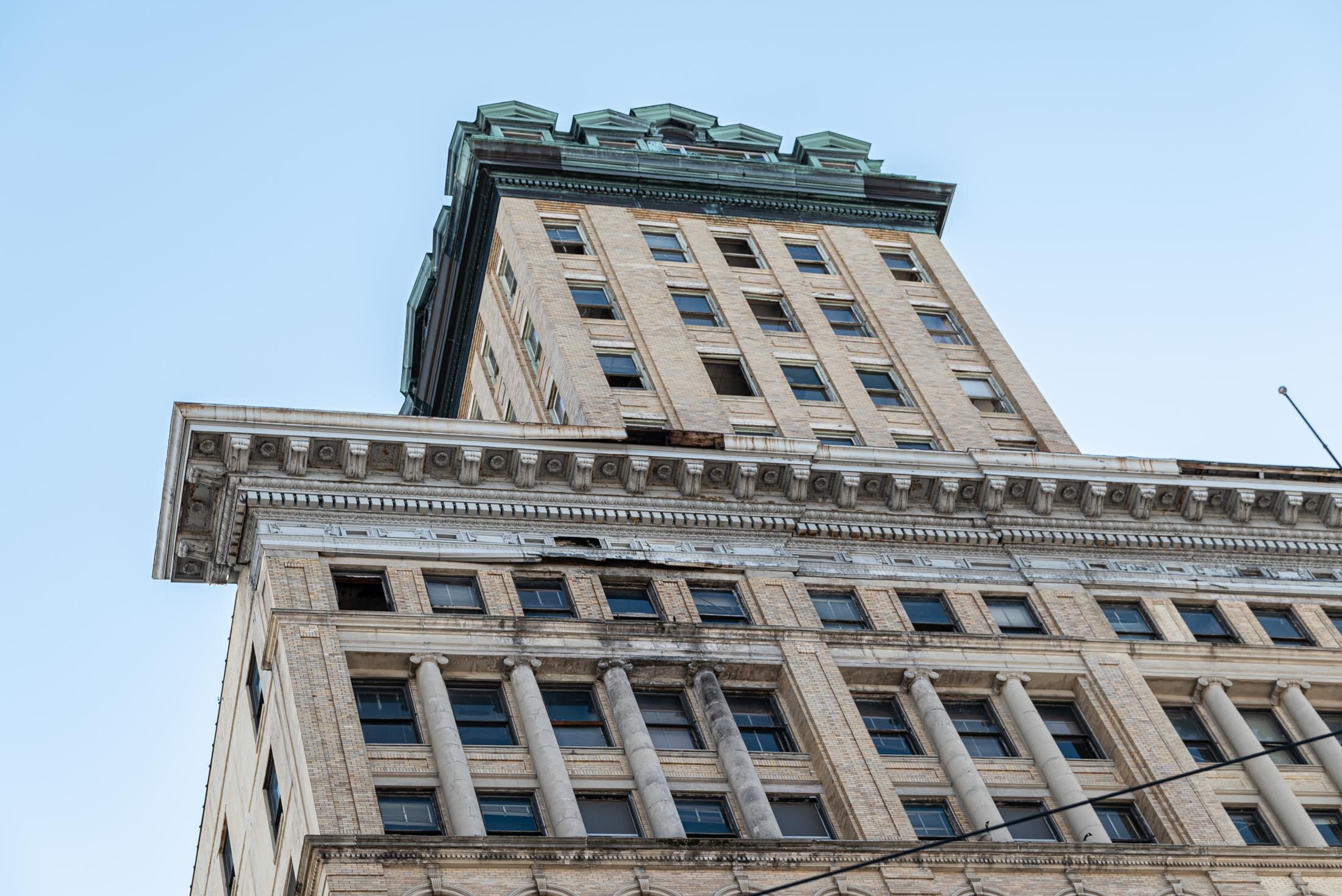 Dayton Ohio’s Centre City Building Yellow Green Skyscraper
