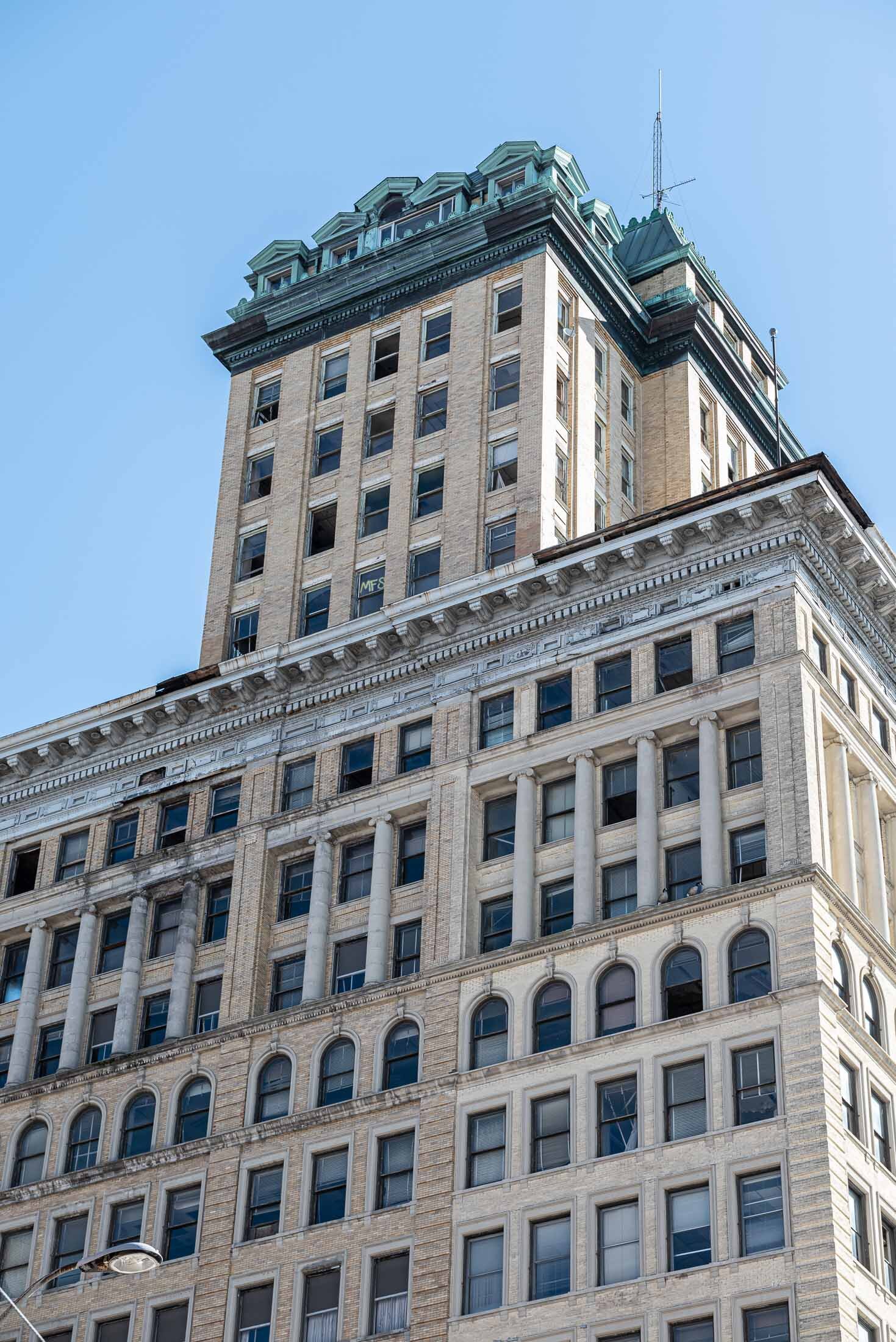Dayton Ohio’s Centre City Building Yellow Green Skyscraper
