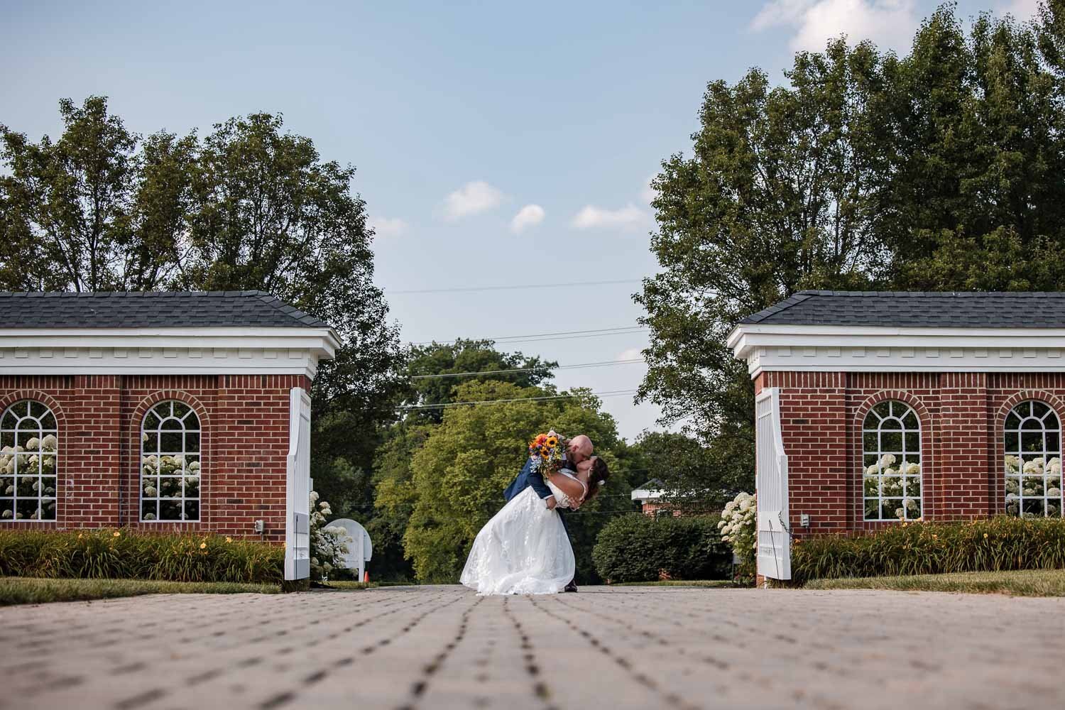 The Estate At Sunset Farm Wedding Photos & Venue Information